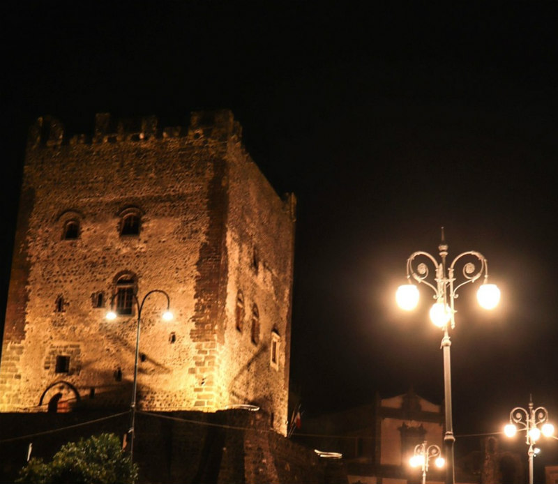 Adrano: la città "nera" dei cavalieri normanni - Go-Etna - Escursioni Etna